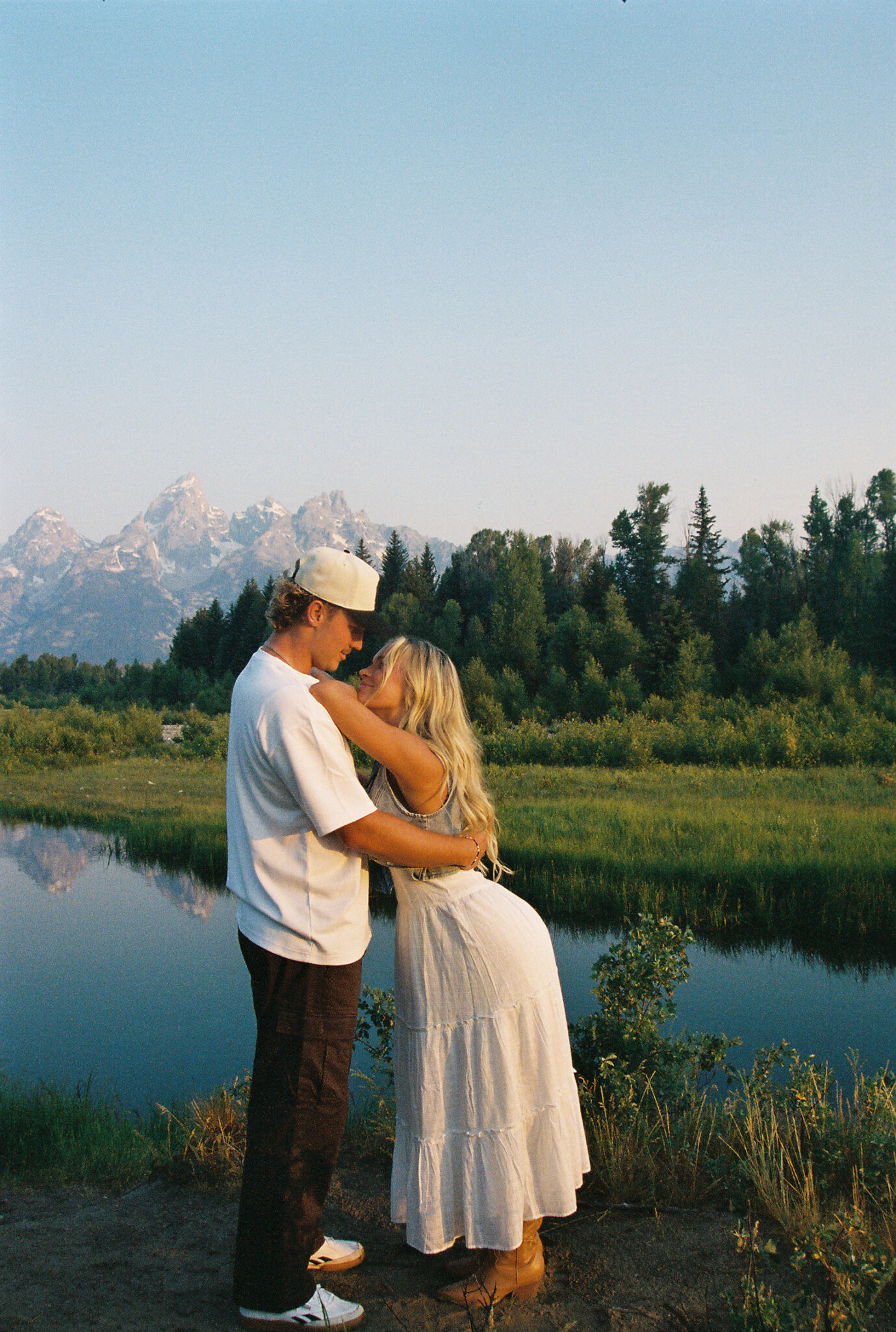 The Ultimate Guide to Engagement Photos - emilieleazier.com