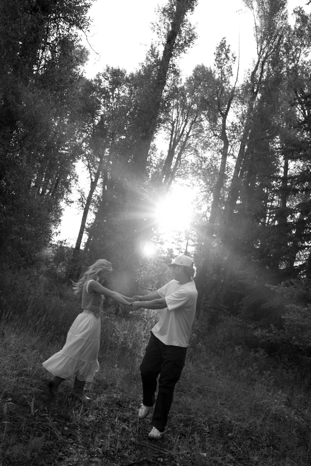 The Ultimate Guide to Engagement Photos - emilieleazier.com