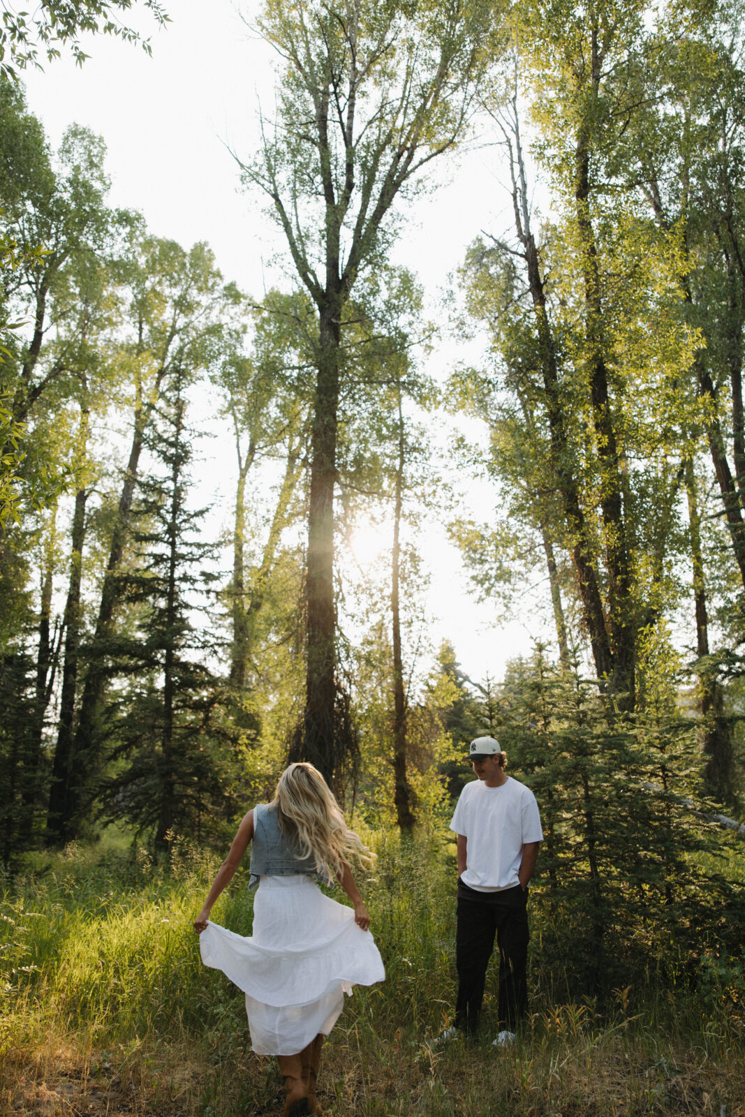 The Ultimate Guide to Engagement Photos - emilieleazier.com