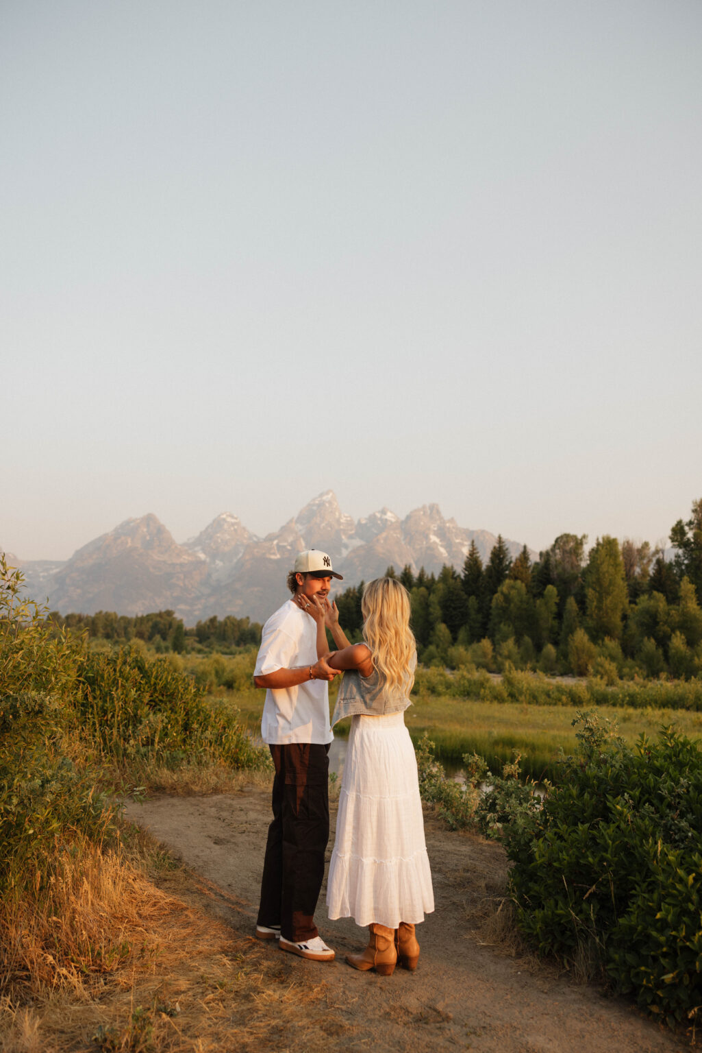 The Ultimate Guide to Engagement Photos - emilieleazier.com